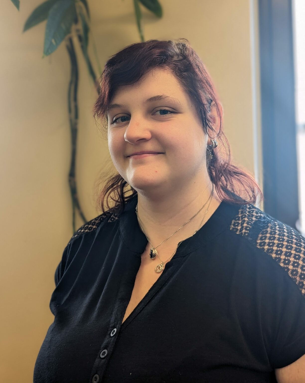 Naturfriseur in Saarbrücken – Schnitt, Locken, Pflanzenhaarfarbe